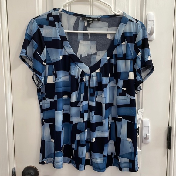 Briggs New York | Tops | Briggs New York Blue Patterned Top X | Poshmark